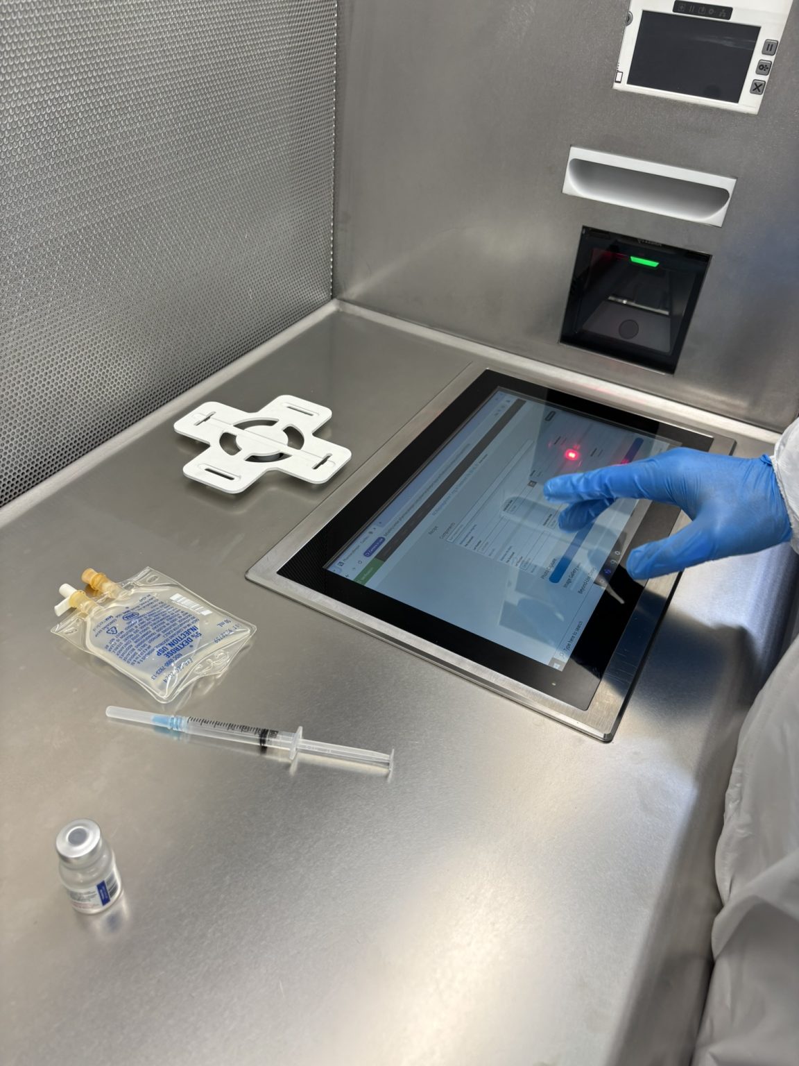 Smarthood™ | IV Workflow Hood