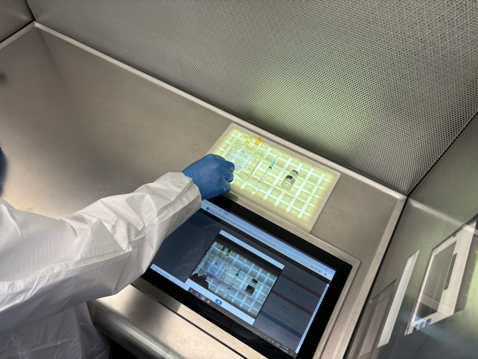 Smarthood™ | IV Workflow Hood